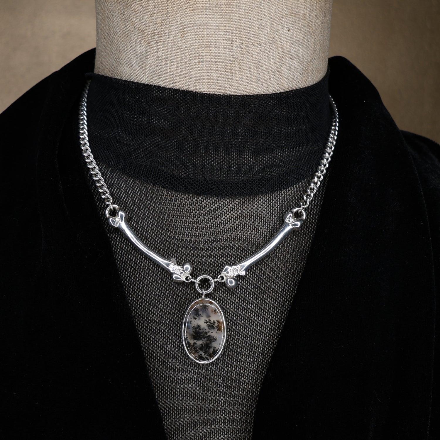 Dendritic Agate Bone Necklace - Gothic Pendant Necklace – hellcatjewellery