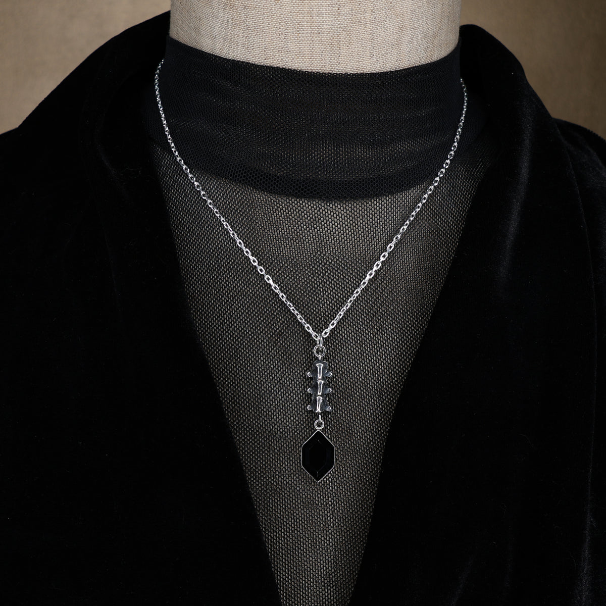 Onyx Spine Necklace - Silver Gothic Pendant – hellcatjewellery