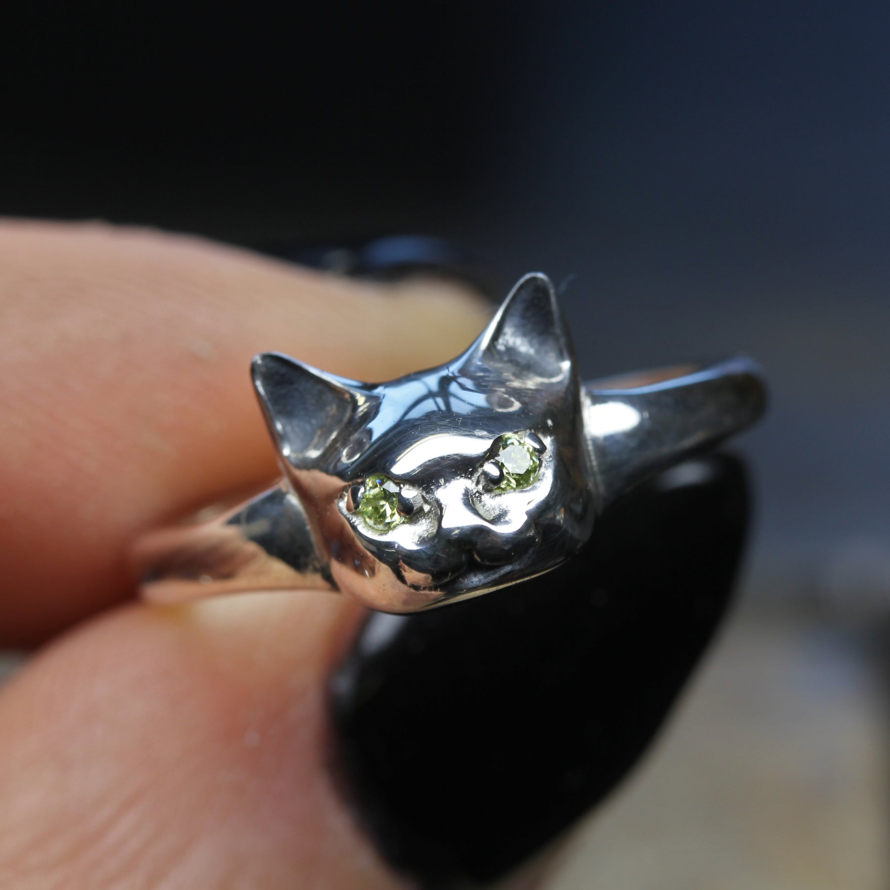 Binx Cat Ring with Peridot Eyes - Order Online – hellcatjewellery