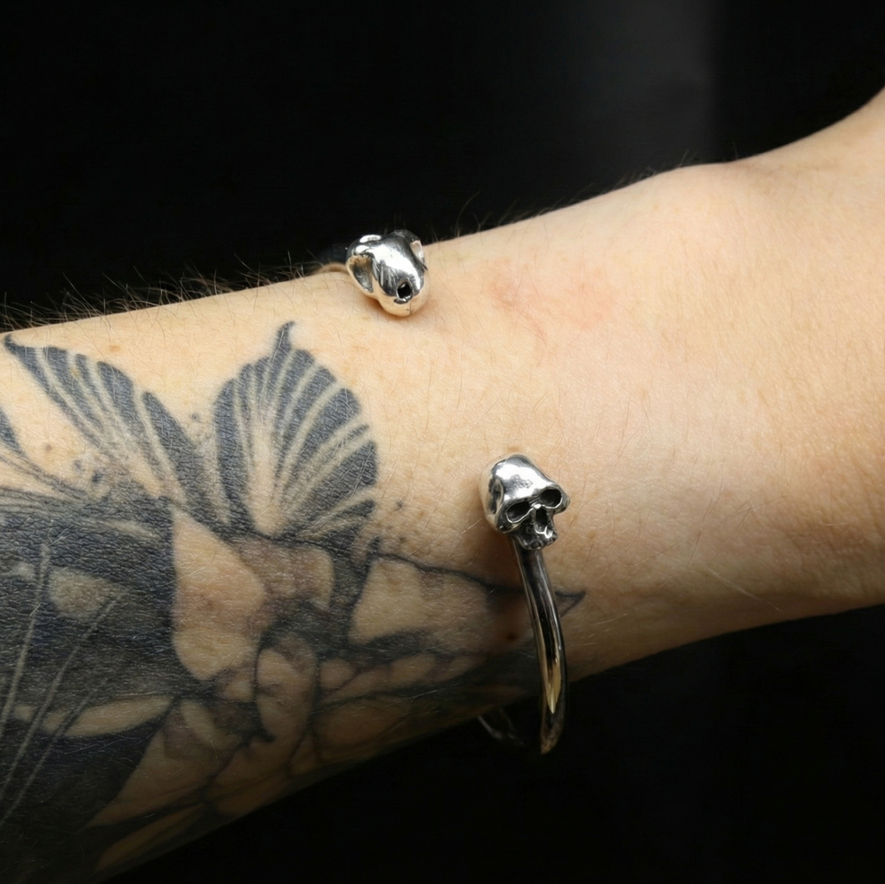 Heavy Skull Bangle – hellcatjewellery