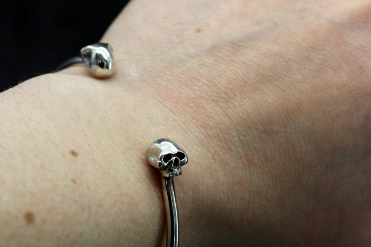 Heavy Skull Bangle – hellcatjewellery